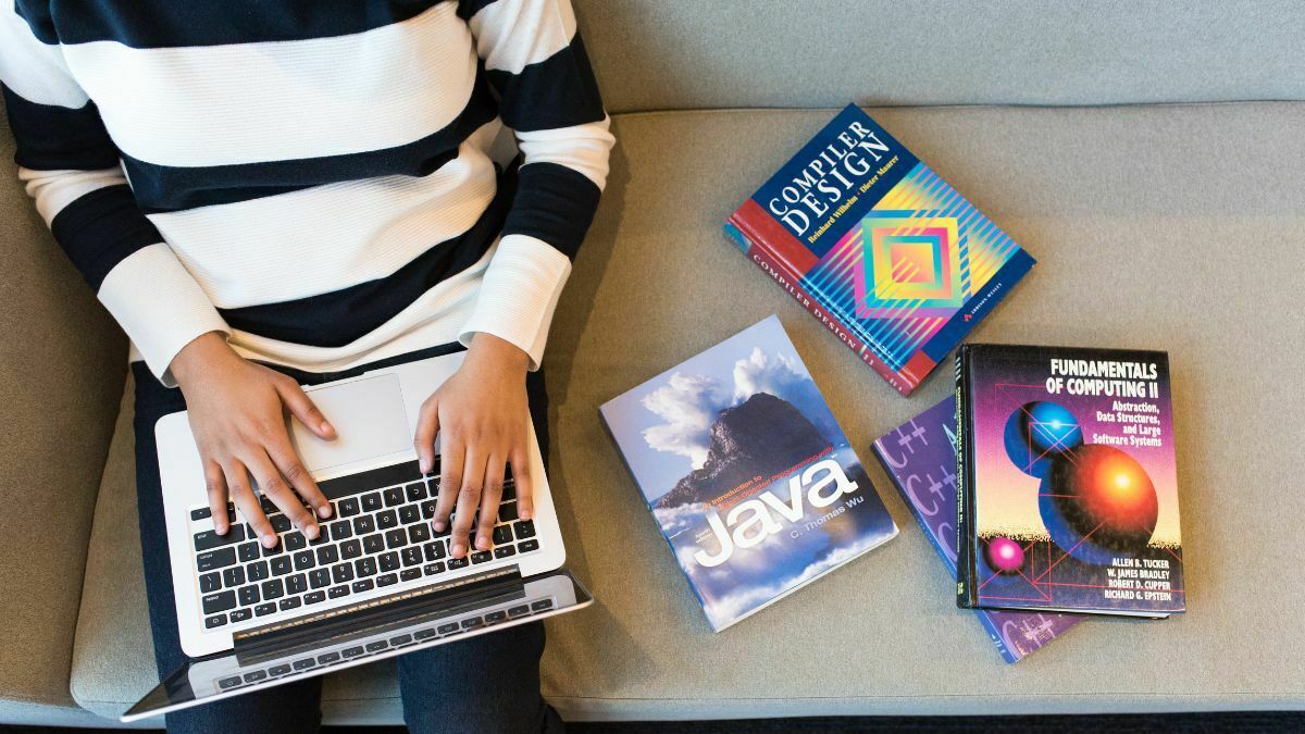 Kenapa Java? Sejarah dan Cara Kerjanya - Biztech Academy